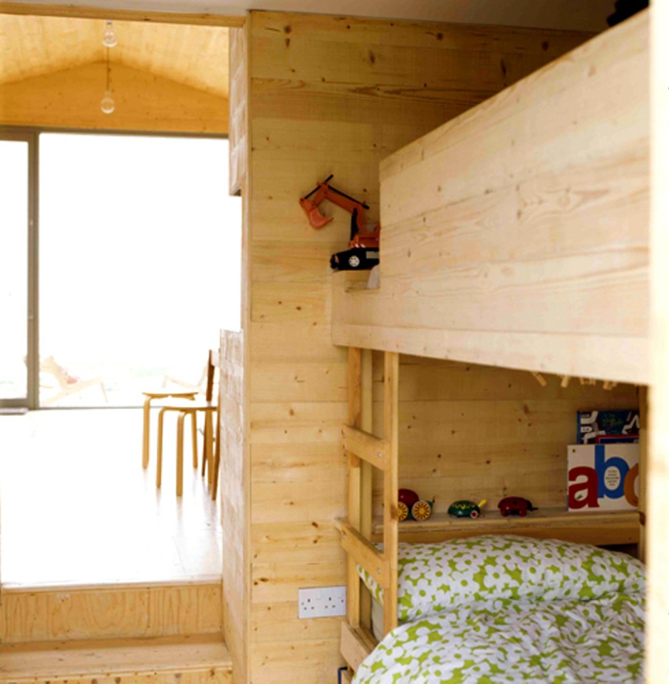 Gallery: A designer’s modern beach hut | Studiomama | Small House Bliss