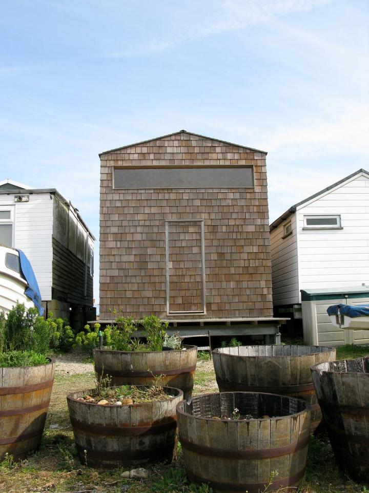 Gallery: A designer’s modern beach hut | Studiomama | Small House Bliss