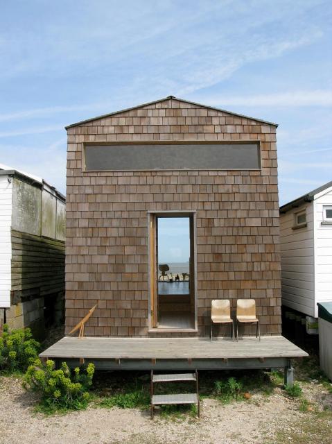 A designer’s modern beach hut | Studiomama | Small House Bliss