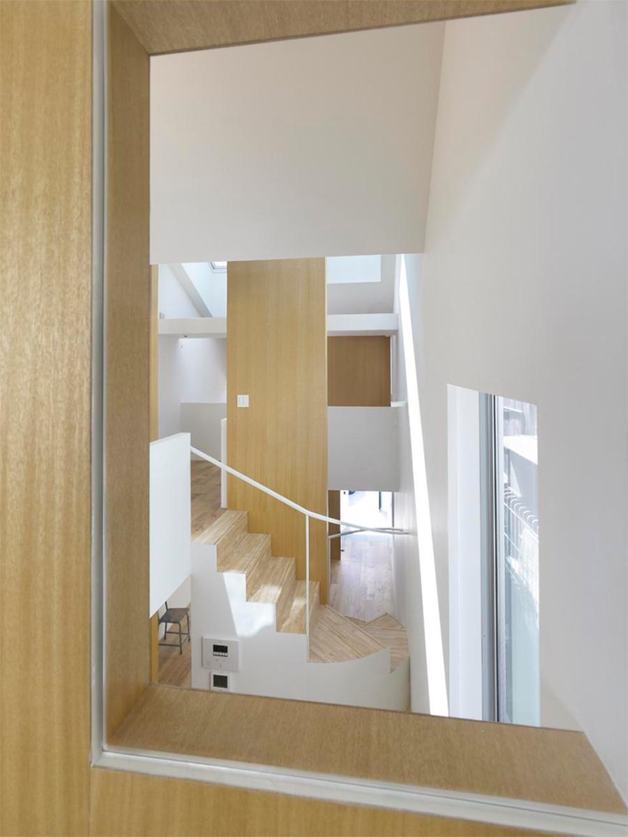 “Gate”, a small house with a dynamic interior by mihadesign | Small ...