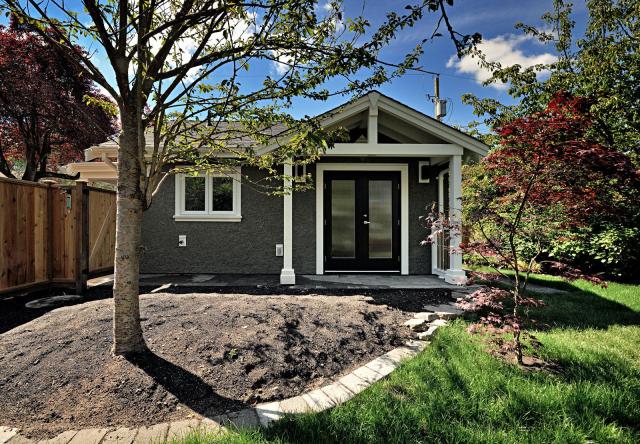 A laneway cottage with traditional appeal | Smallworks | Small House Bliss