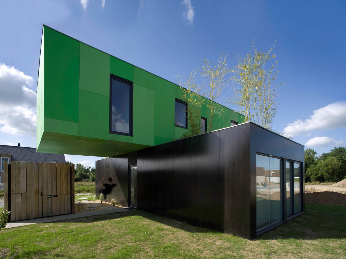 Crossbox, a cantilevered modular house | CG Architectes | Small House Bliss