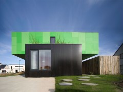 Crossbox, a cantilevered modular house | CG Architectes | Small House Bliss