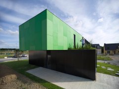 Crossbox, a cantilevered modular house | CG Architectes | Small House Bliss