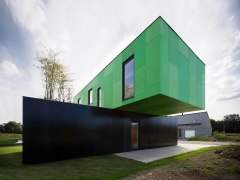 Crossbox, a cantilevered modular house | CG Architectes | Small House Bliss