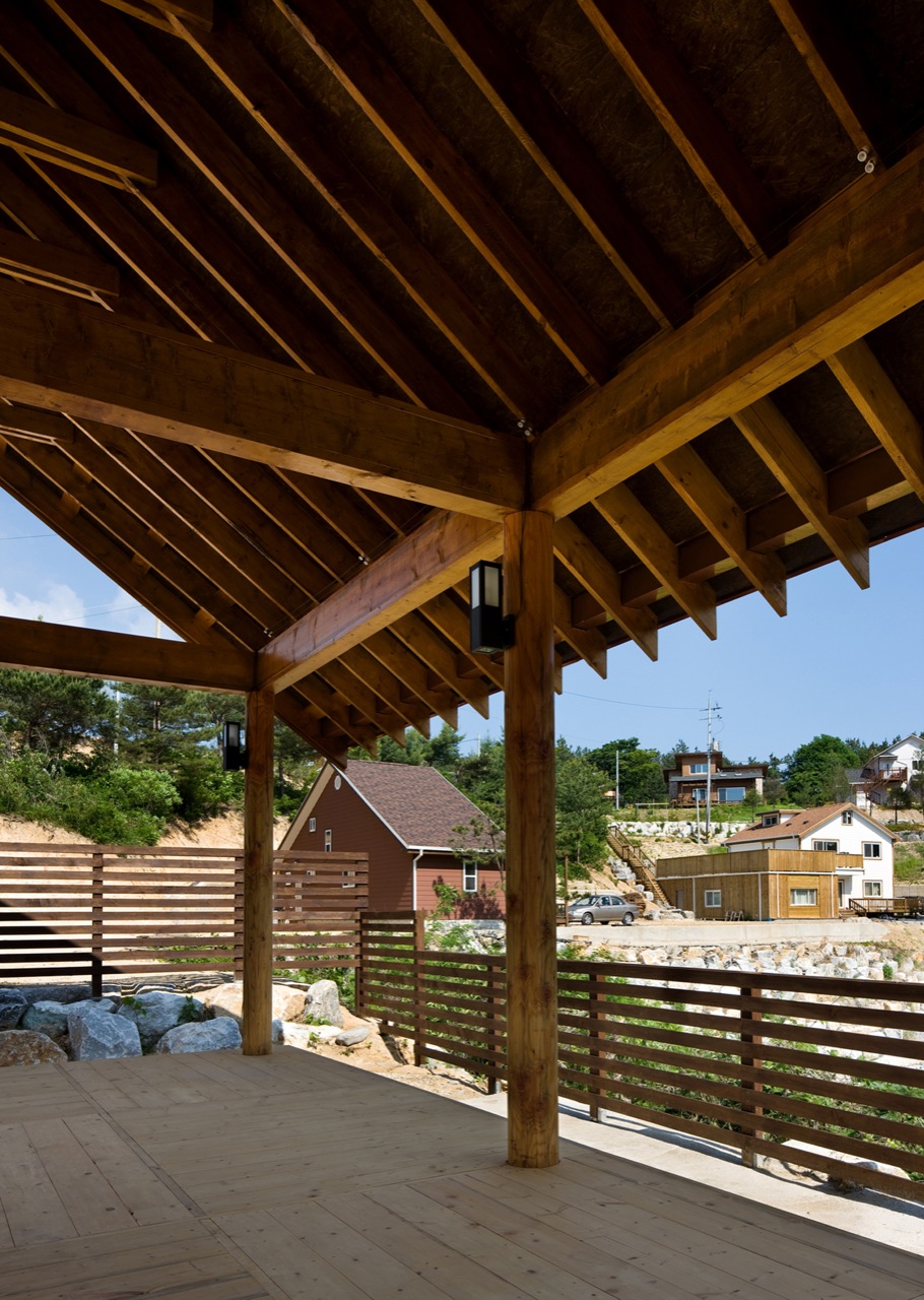 A small and simple house for a retired couple | Studio GAON | Small ...