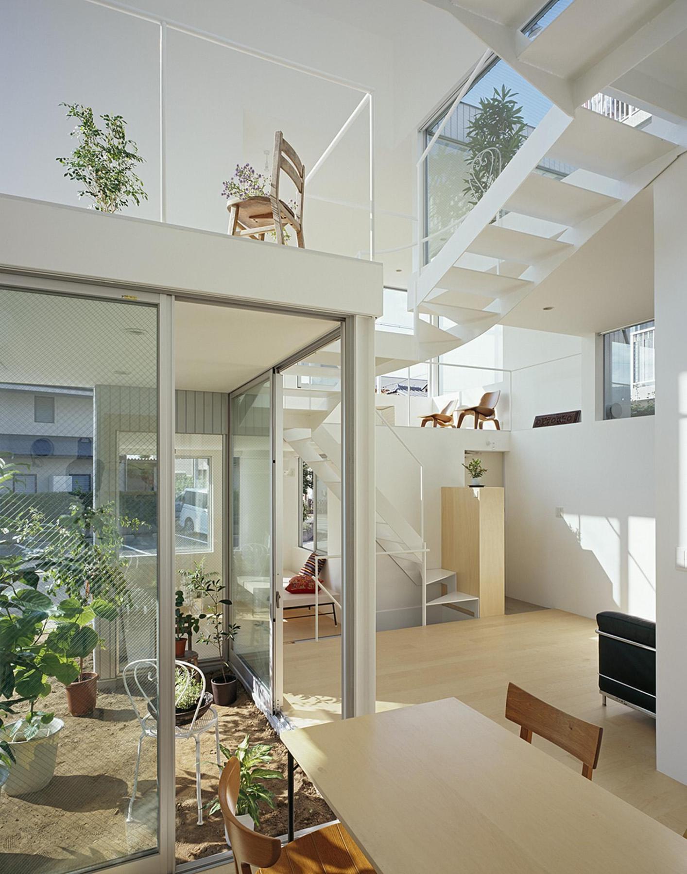 A small house that maximizes family time | Tetsuo Kondo Architects ...