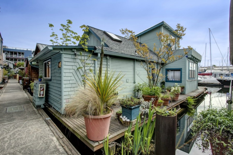 Quirky Lake Union float house | Small House Bliss