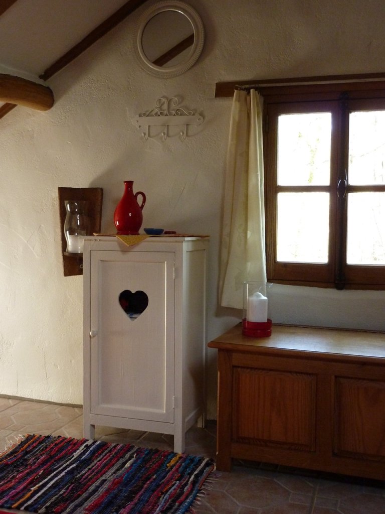 Gallery: The rustic off-grid Woodsman’s Cabin | Small House Bliss