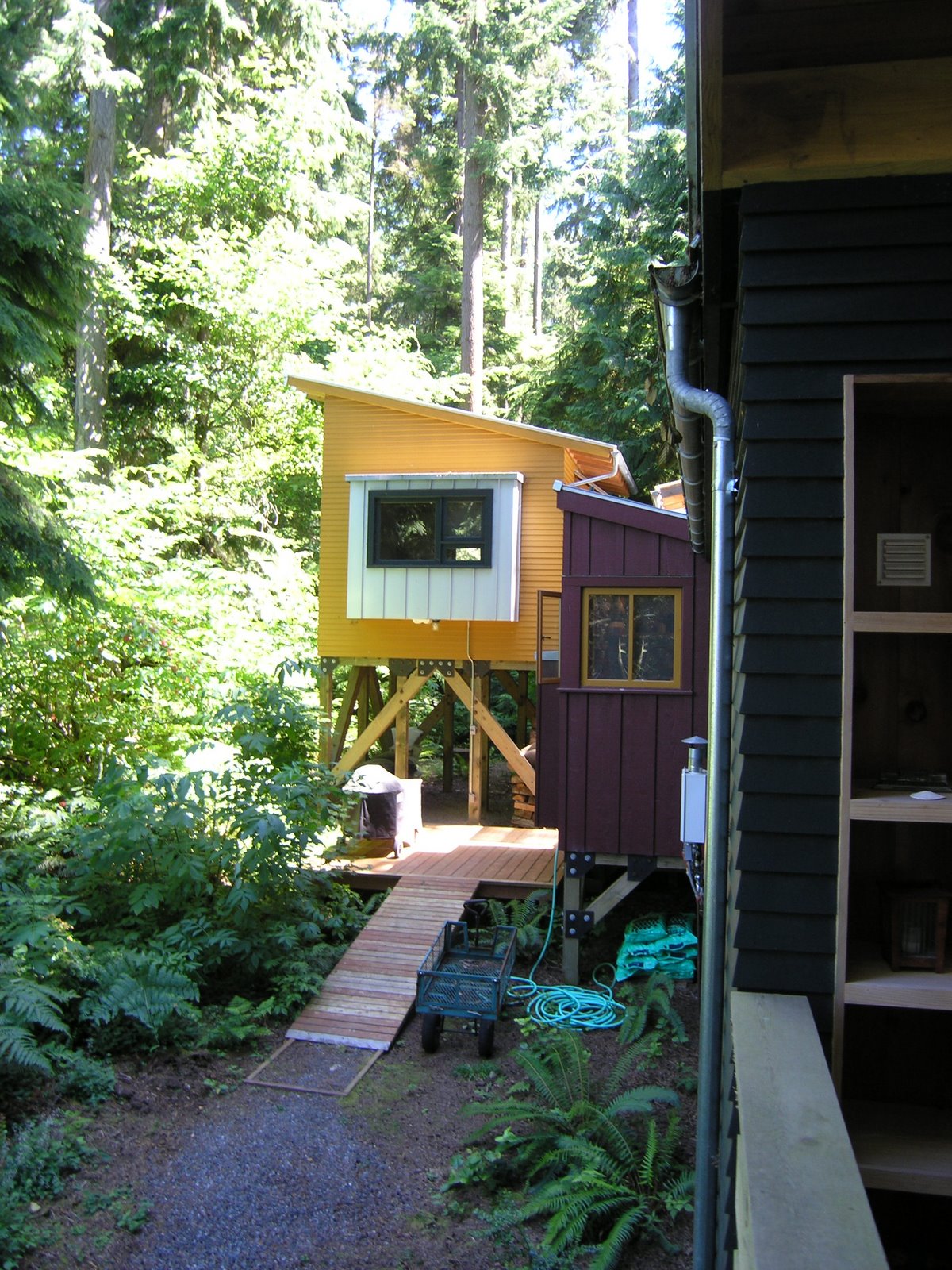 A small house compound on Whidbey Island | Small House Bliss