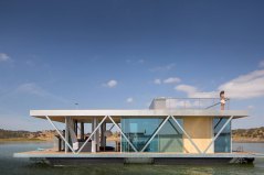 The Floatwing houseboat | Friday | Small House Bliss