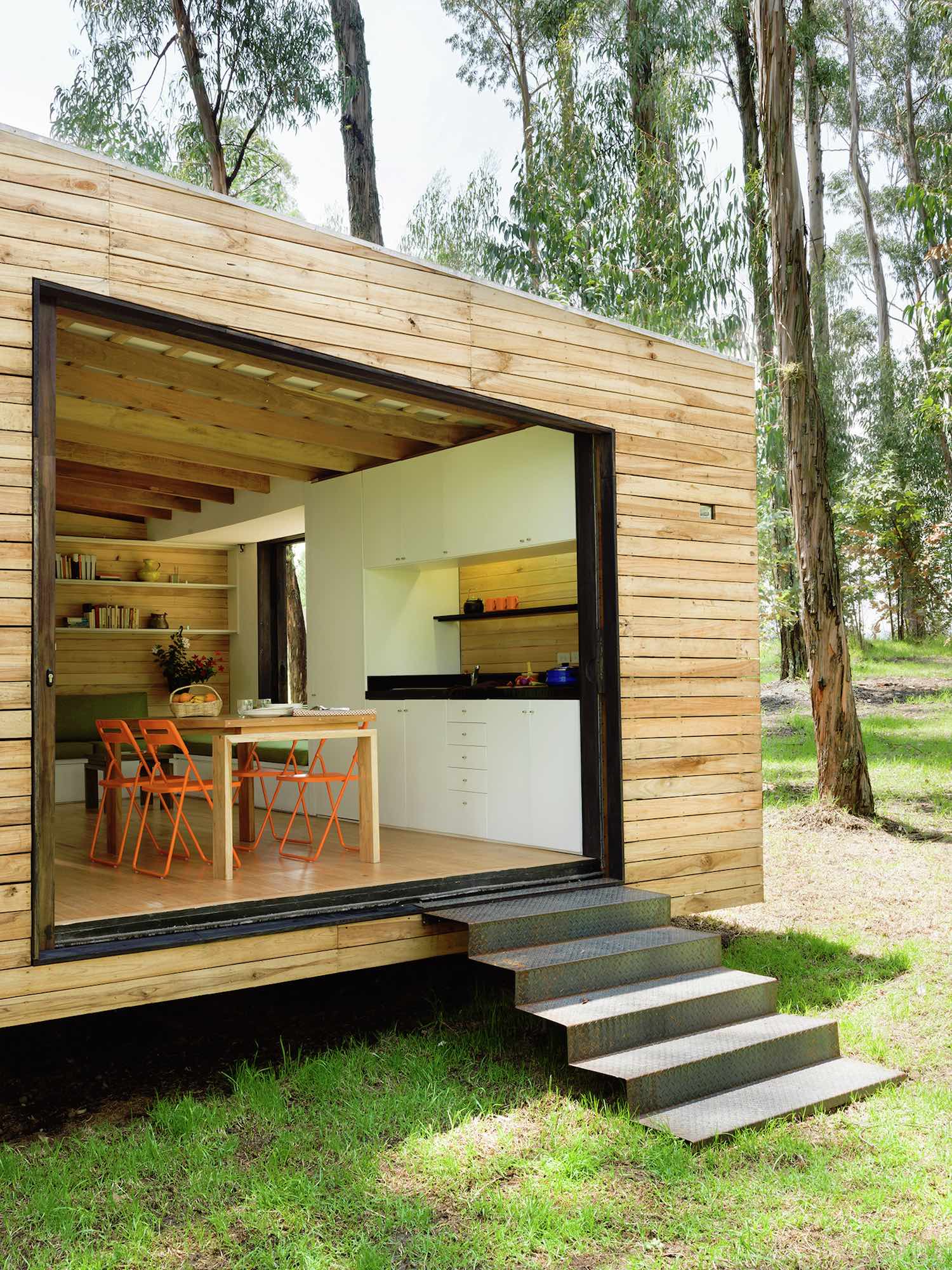 A small house for Ecuador | Velasco Roldan and Hevia Antuña | Small ...